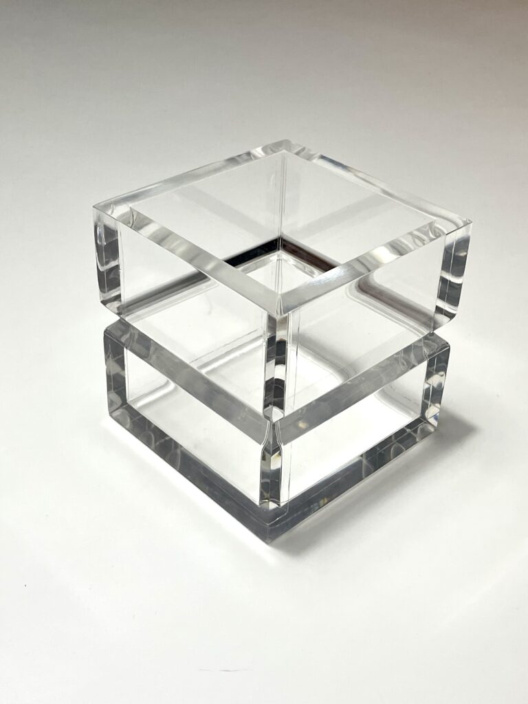 cubo-bisote-de-acrilico-frisado-2